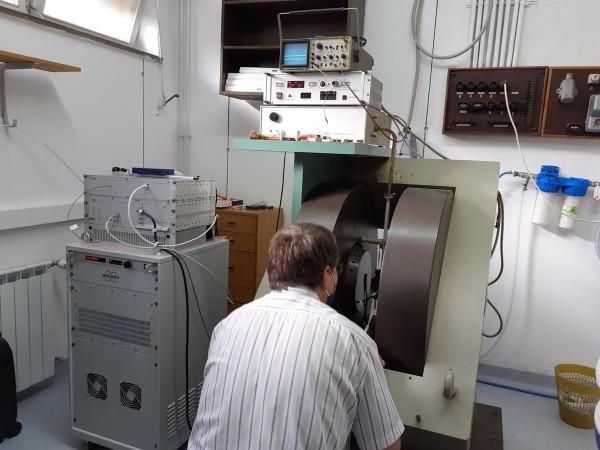 EMX Bruker CW EPR spektrometar - Institut Ruđer Bošković