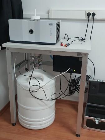 Benchtop EPR Spectrometer with automatic temperature control Bruker ESR ...
